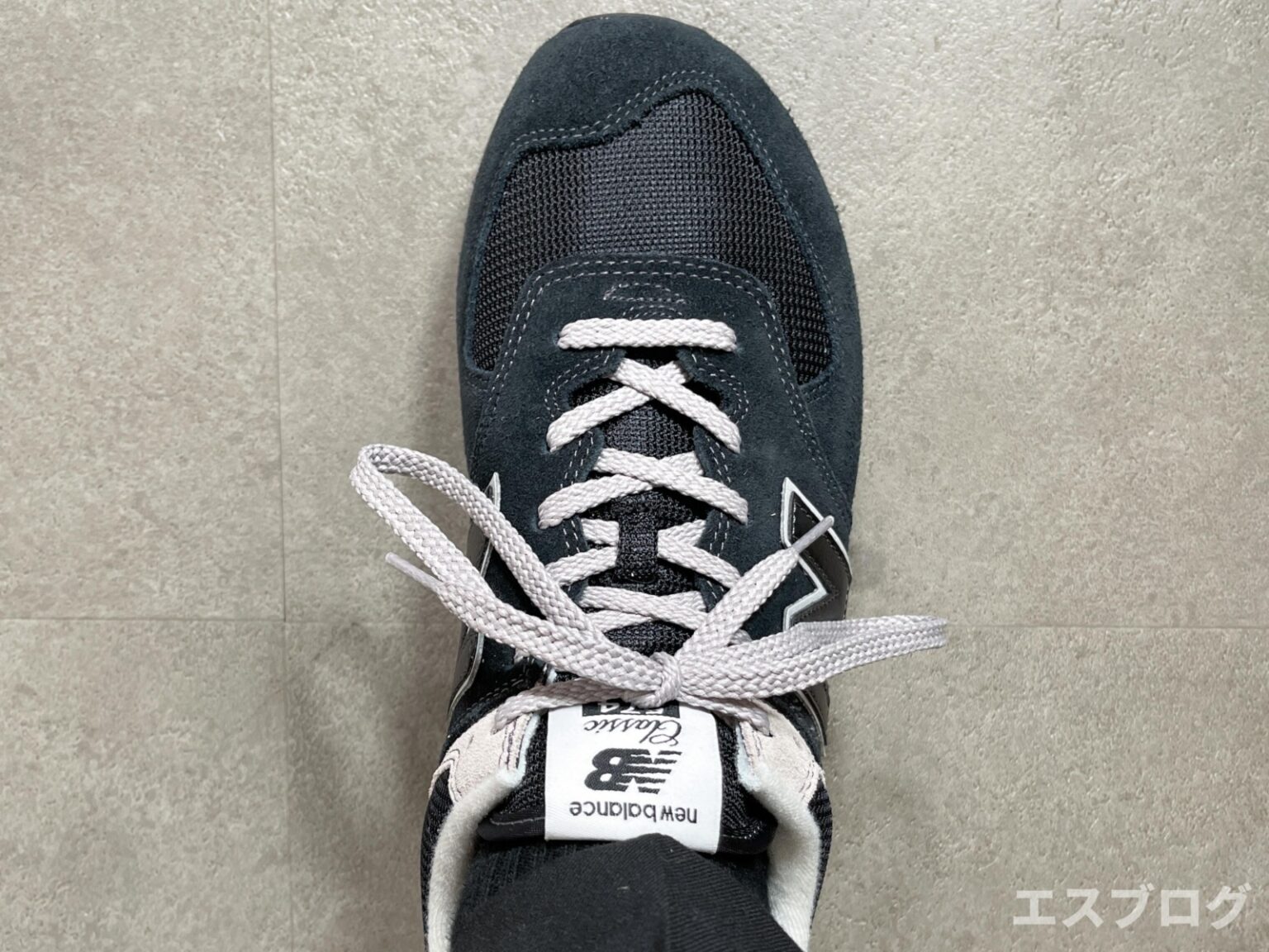 ニューバランス574のサイズ感は？「2E」と「D」の違いからサイズの選び方を紹介