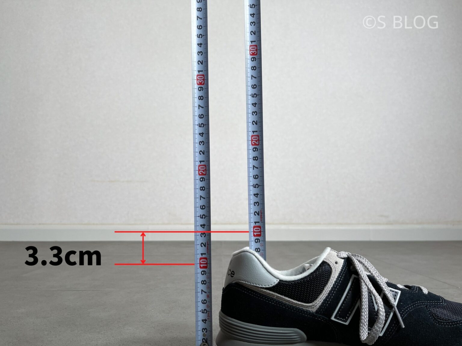 ニューバランス574のサイズ感は？「2E」と「D」の違いからサイズの選び方を紹介